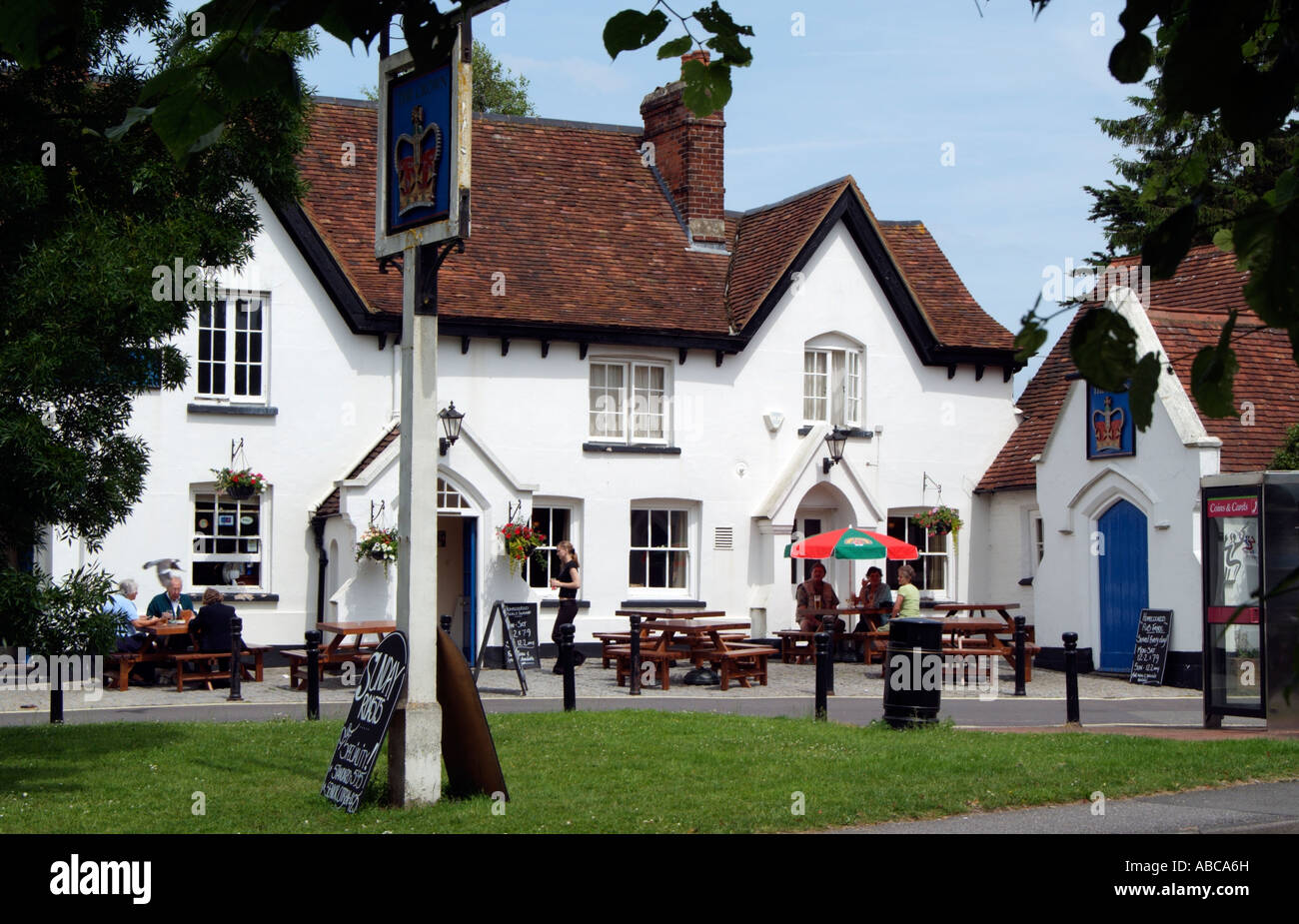 The crown inn kingsclere hi-res stock photography and images - Alamy