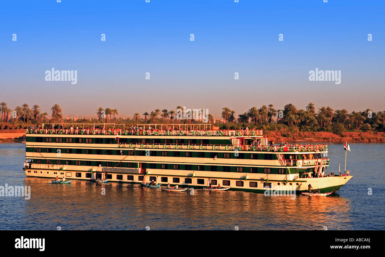 hotel boat cruising on the river nile in egypt Stock Photo - Alamy