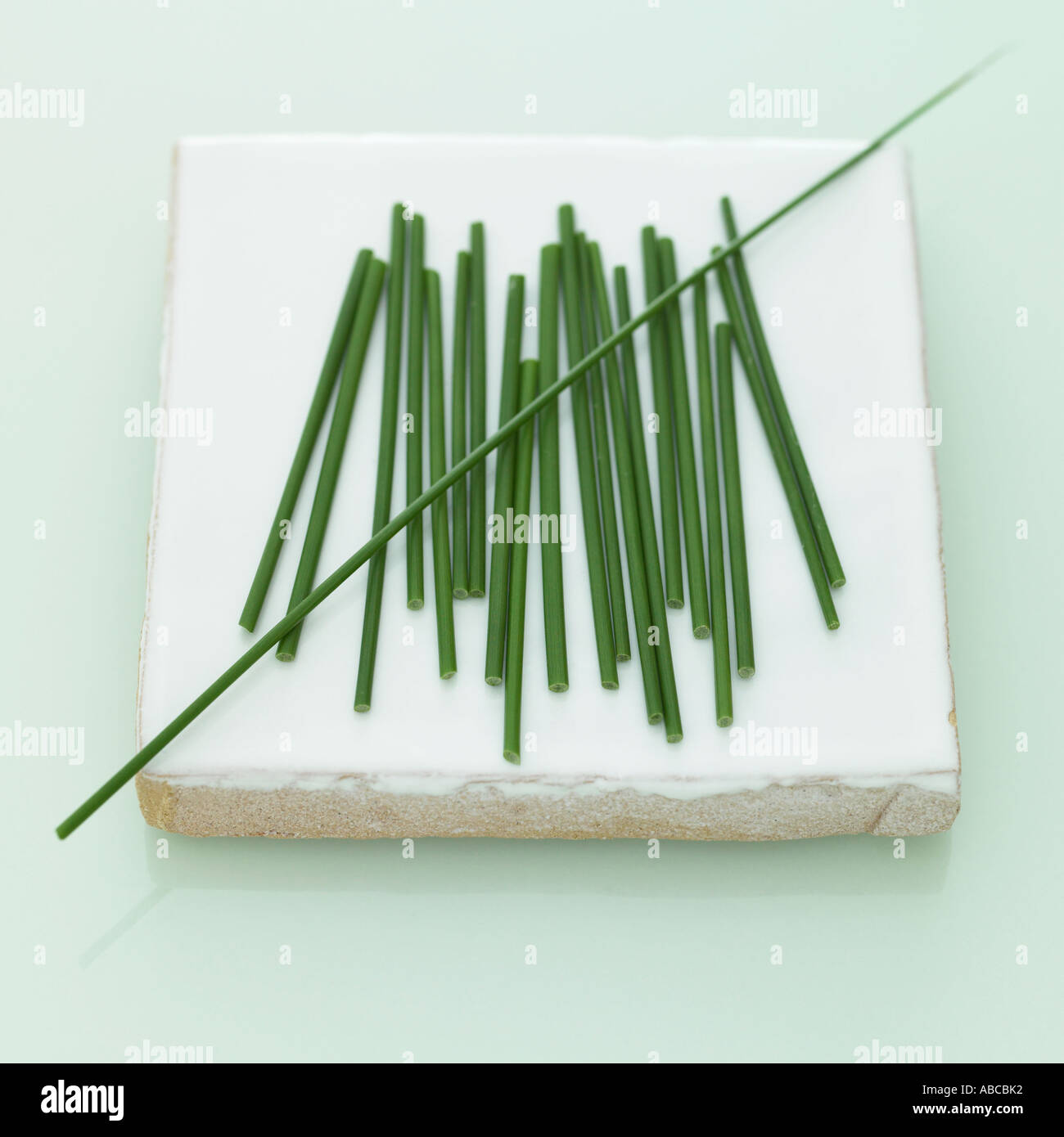 Snipped fresh chives hi-res stock photography and images - Alamy