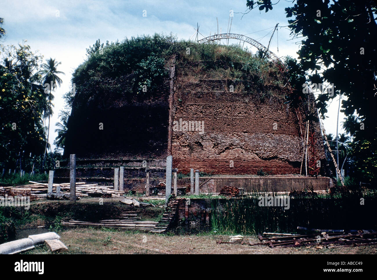 Ancient architecture. Yattala Dagoba. Tissamanarama, Sri Lanka Stock ...