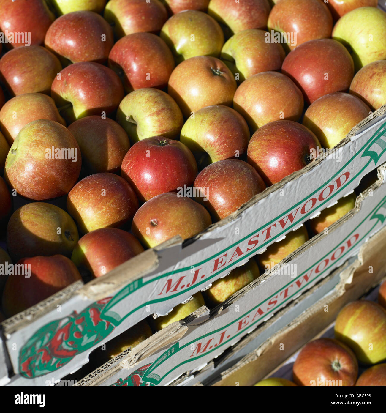 Cardboard crates apples hi-res stock photography and images - Alamy