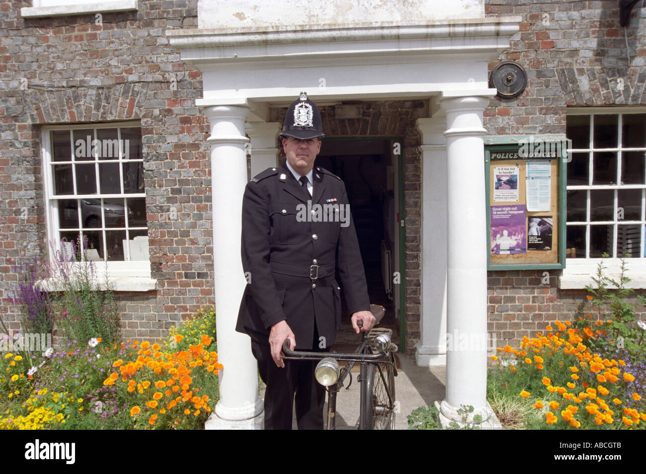 Bobby traditional uniform hi-res stock photography and images - Alamy