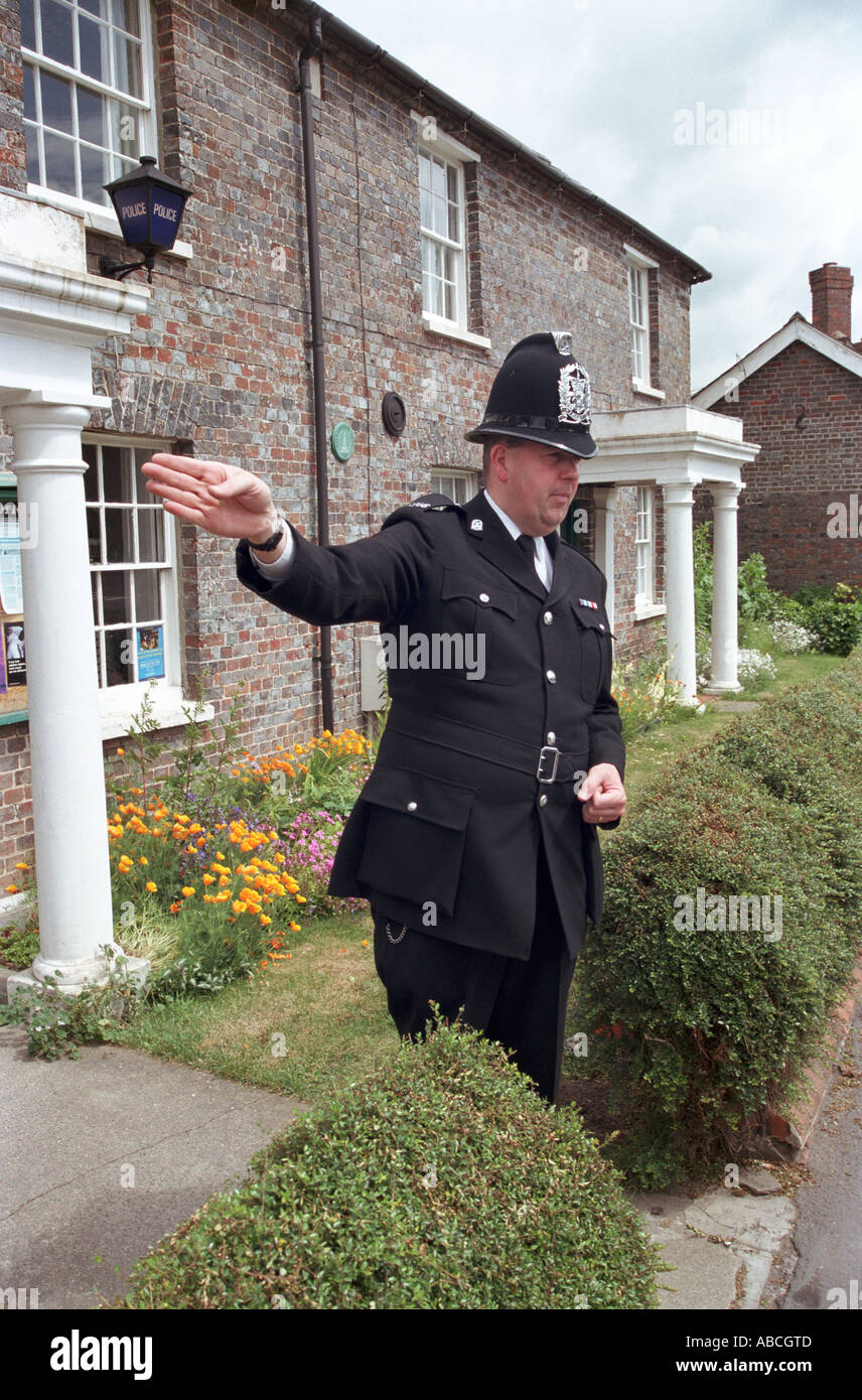 Policeman giving directions hi-res stock photography and images - Alamy