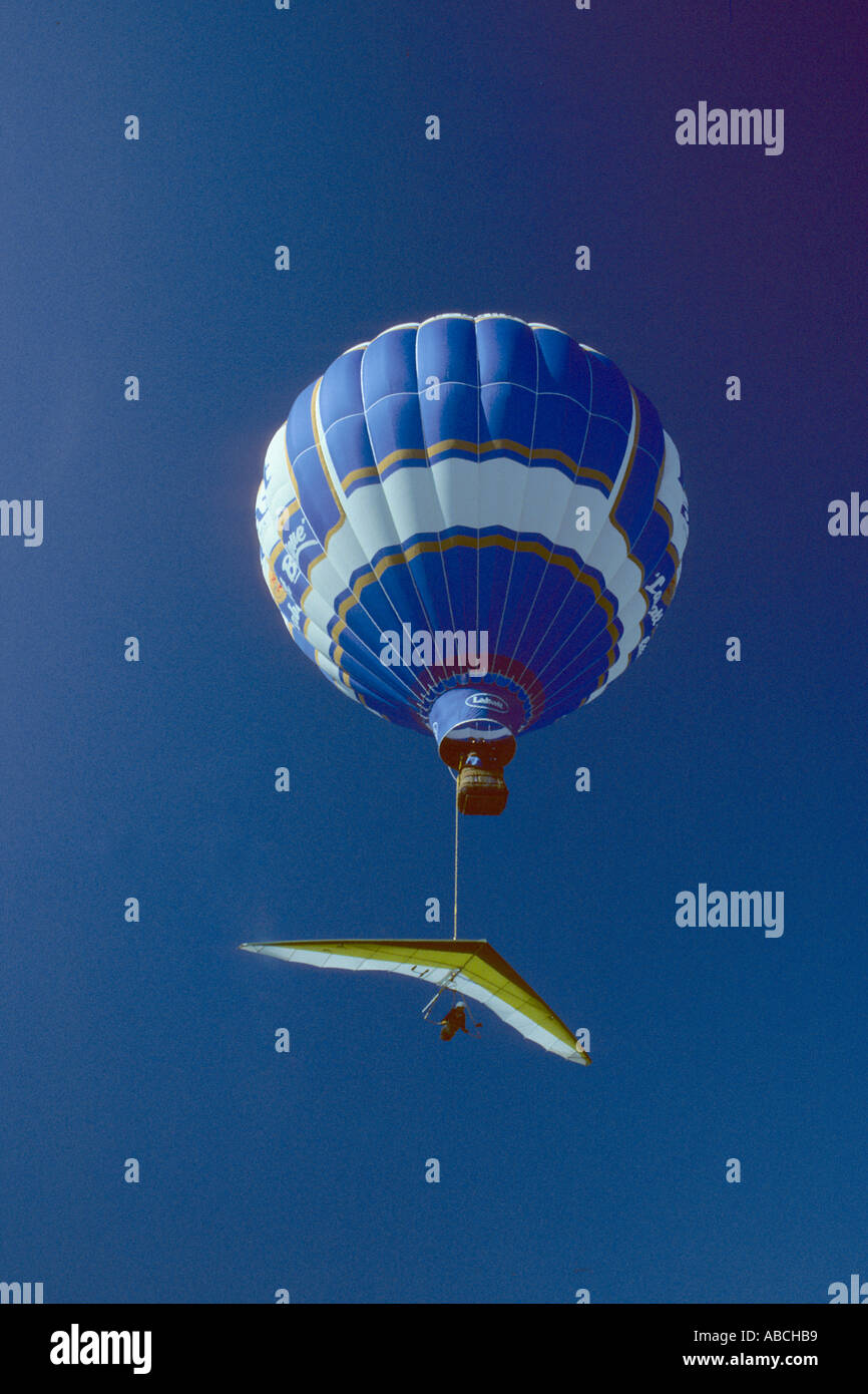Hot air balloon with hang glider Stock Photo - Alamy