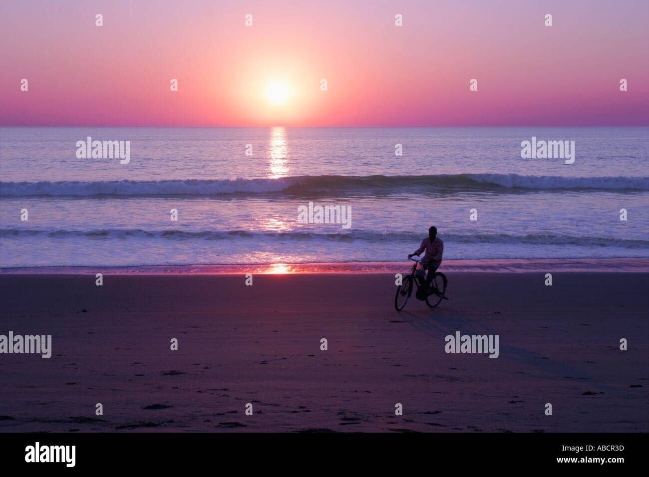 Gokarn beach hi-res stock photography and images - Alamy