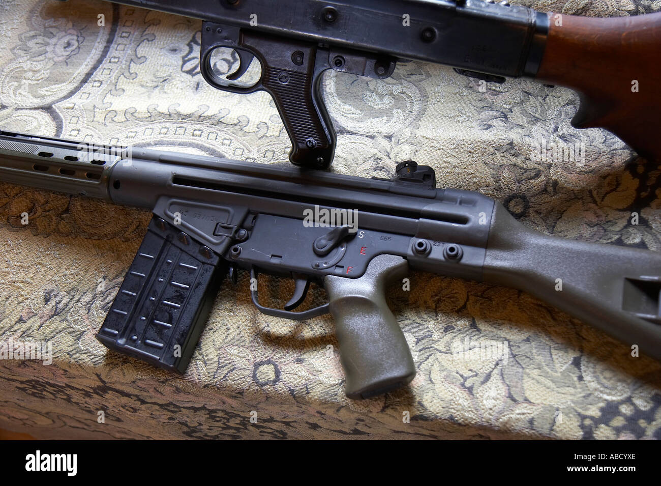 Assault rifle gun hi-res stock photography and images - Alamy