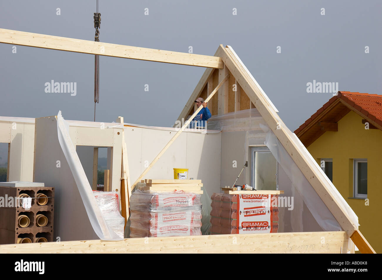 building of a prefabricated house Stock Photo - Alamy