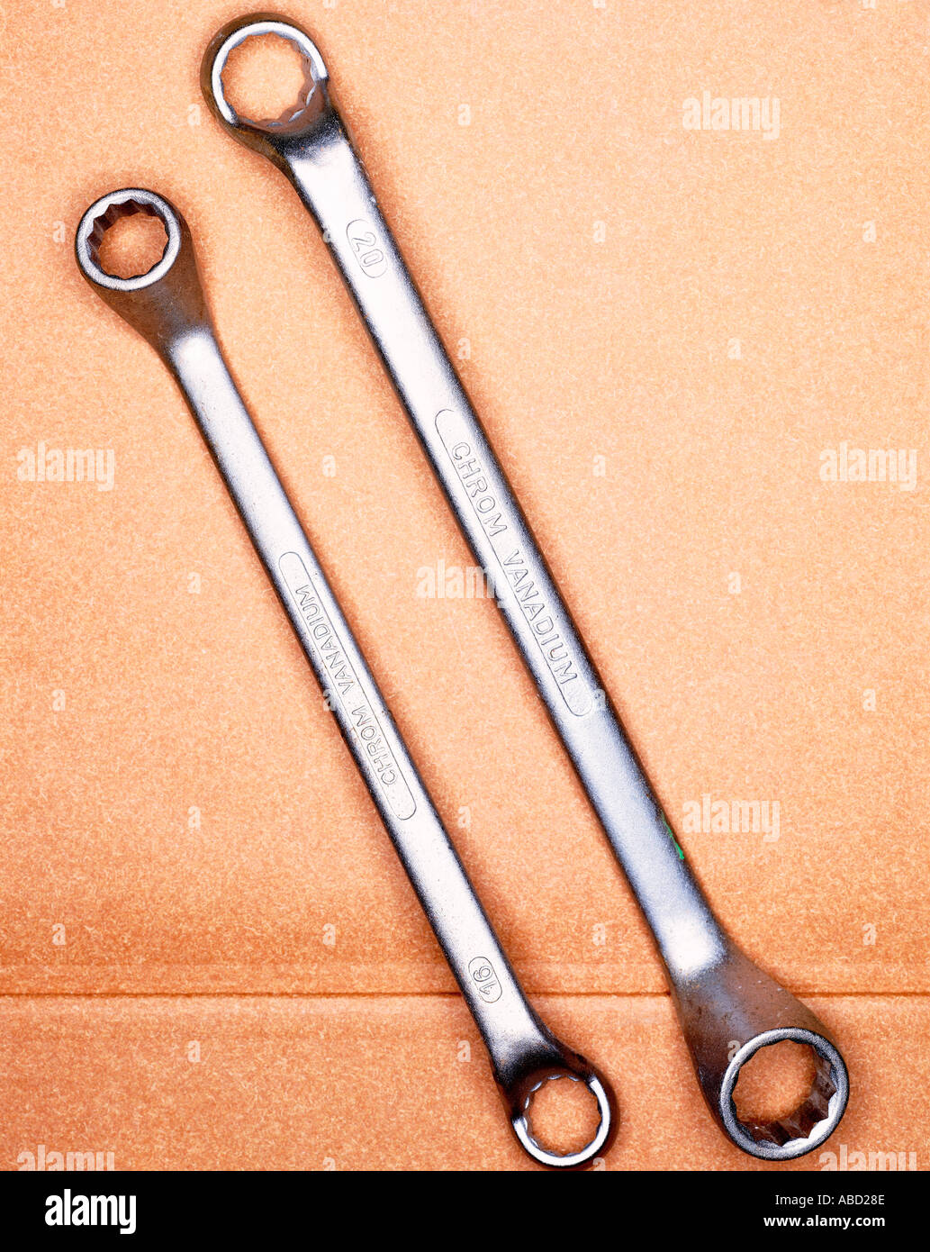 Two spanners hi-res stock photography and images - Alamy