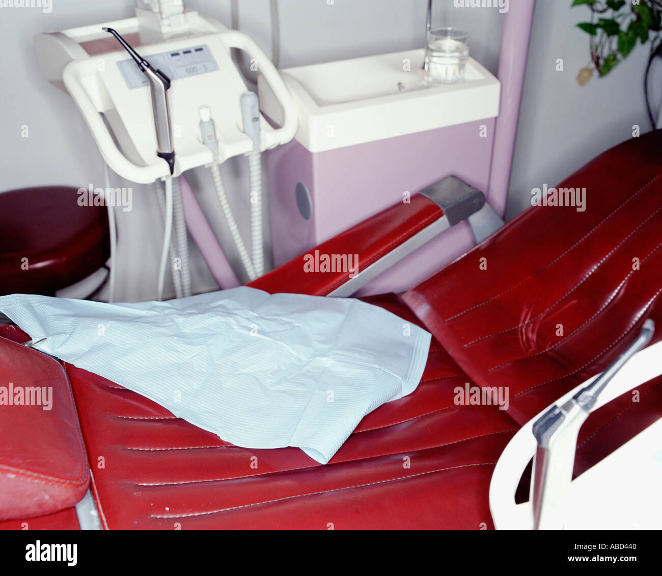 Dental material preparation hi-res stock photography and images - Alamy