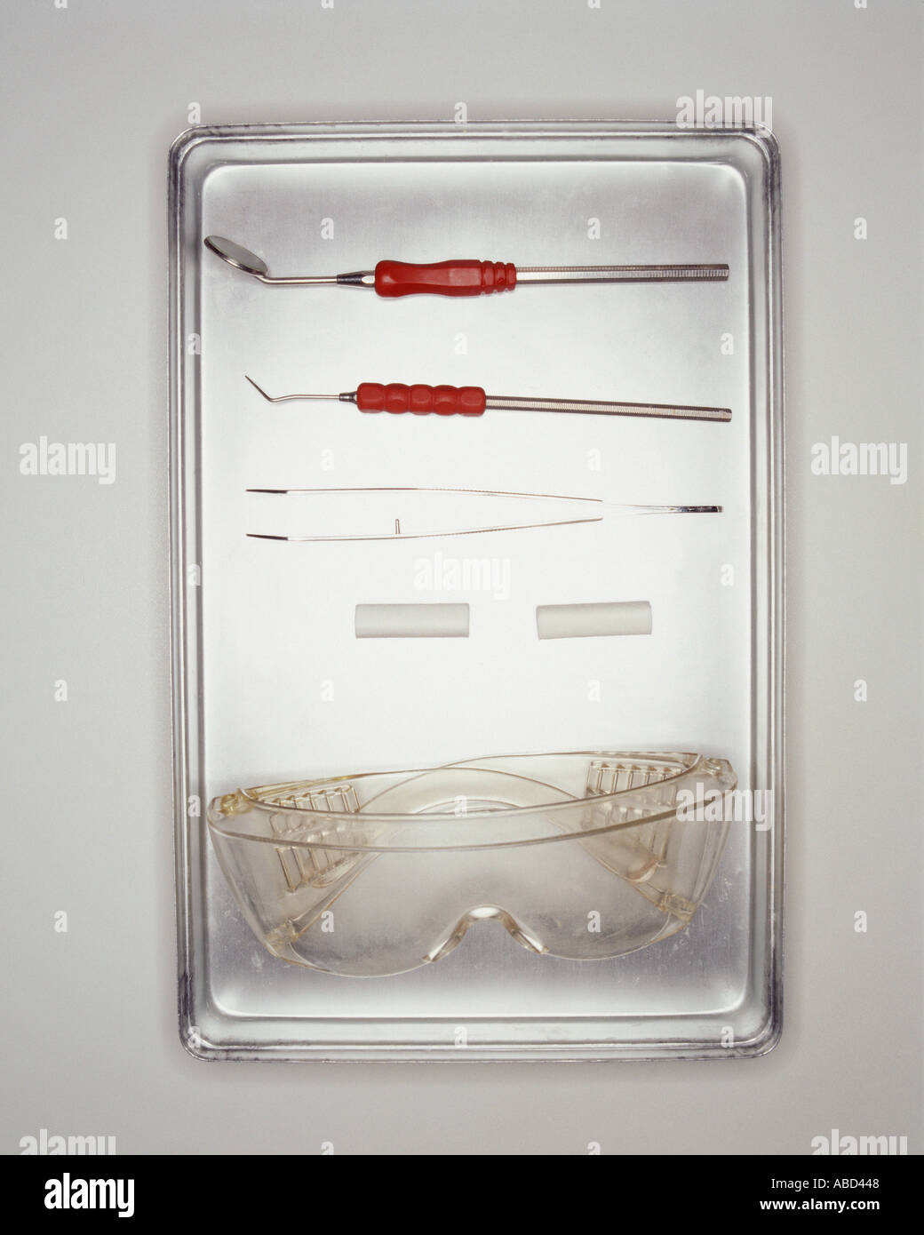 Medical tools on metal tray Stock Photo - Alamy