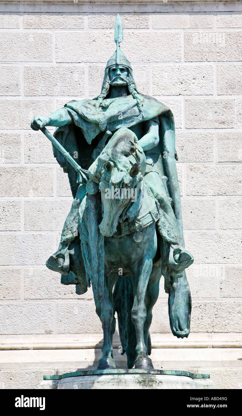 Statue prince arpad hi-res stock photography and images - Alamy