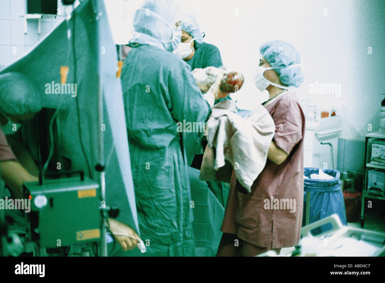 Surgical birth team hi-res stock photography and images - Alamy