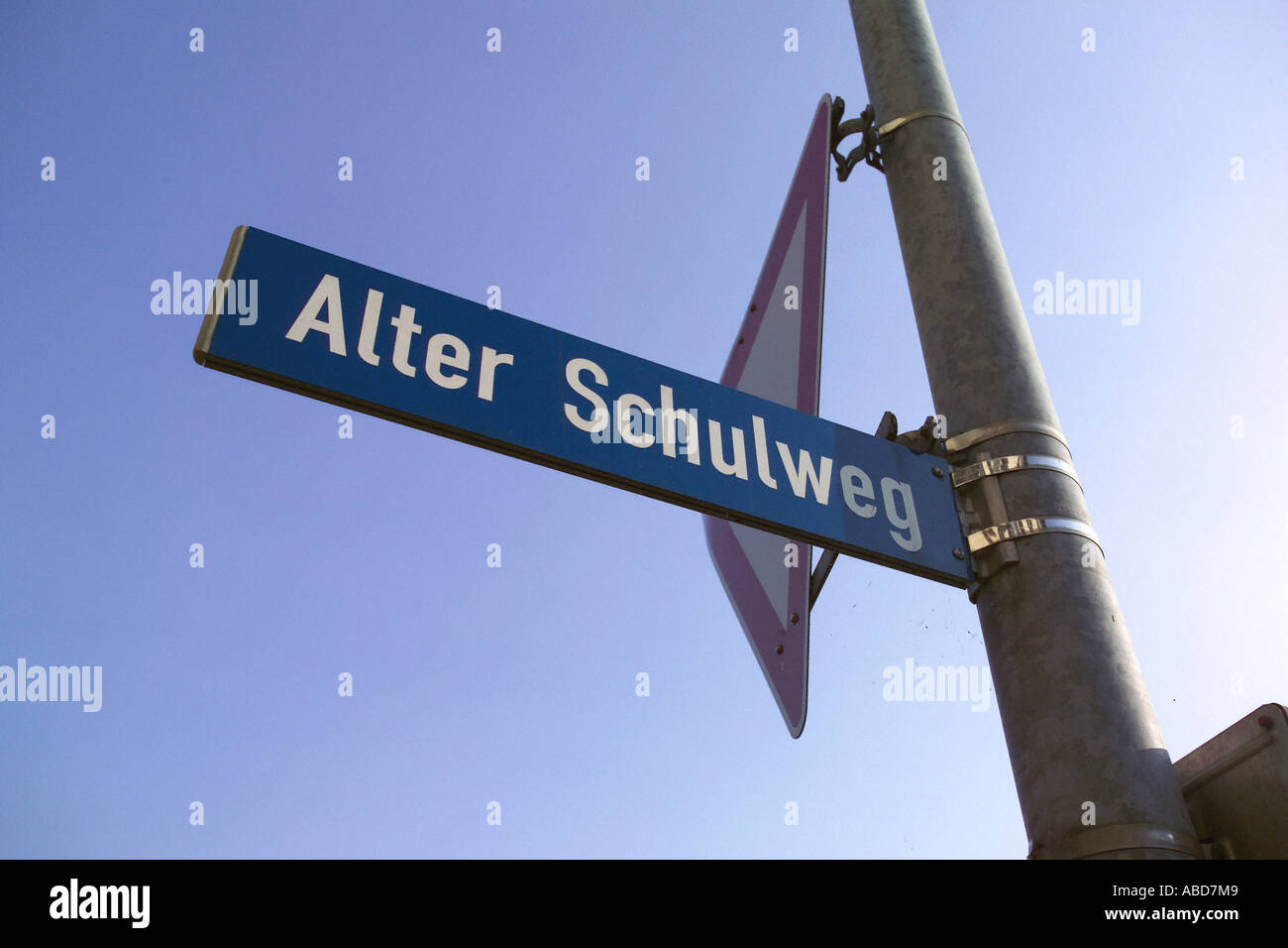 sign old way to school Stock Photo - Alamy