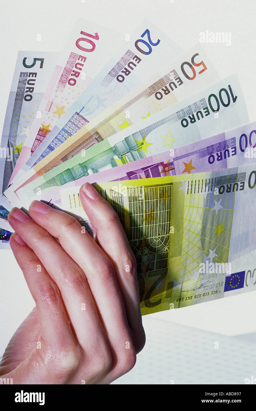 Hand holding five notes hi-res stock photography and images - Alamy