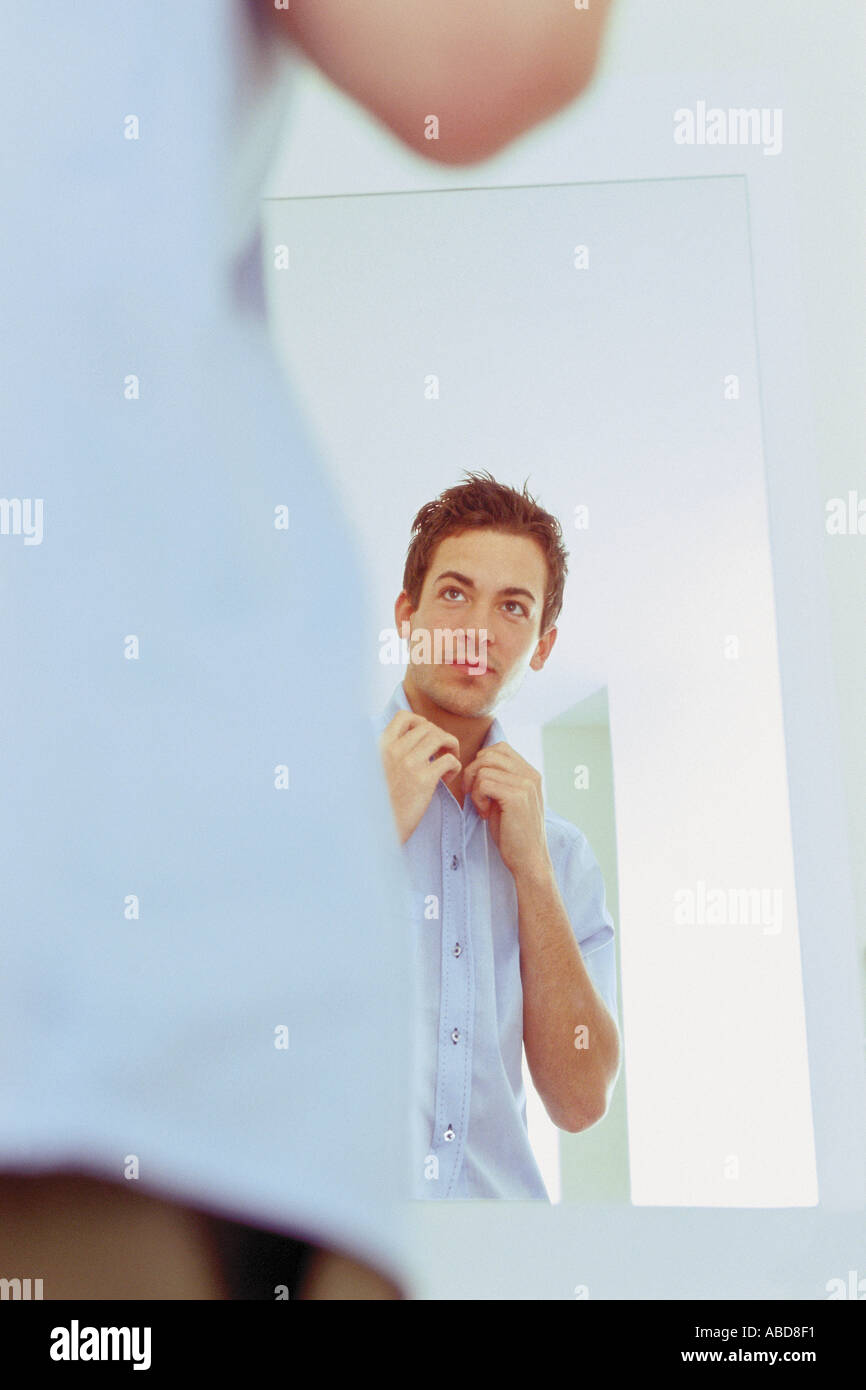 Man infront of mirror hi-res stock photography and images - Alamy
