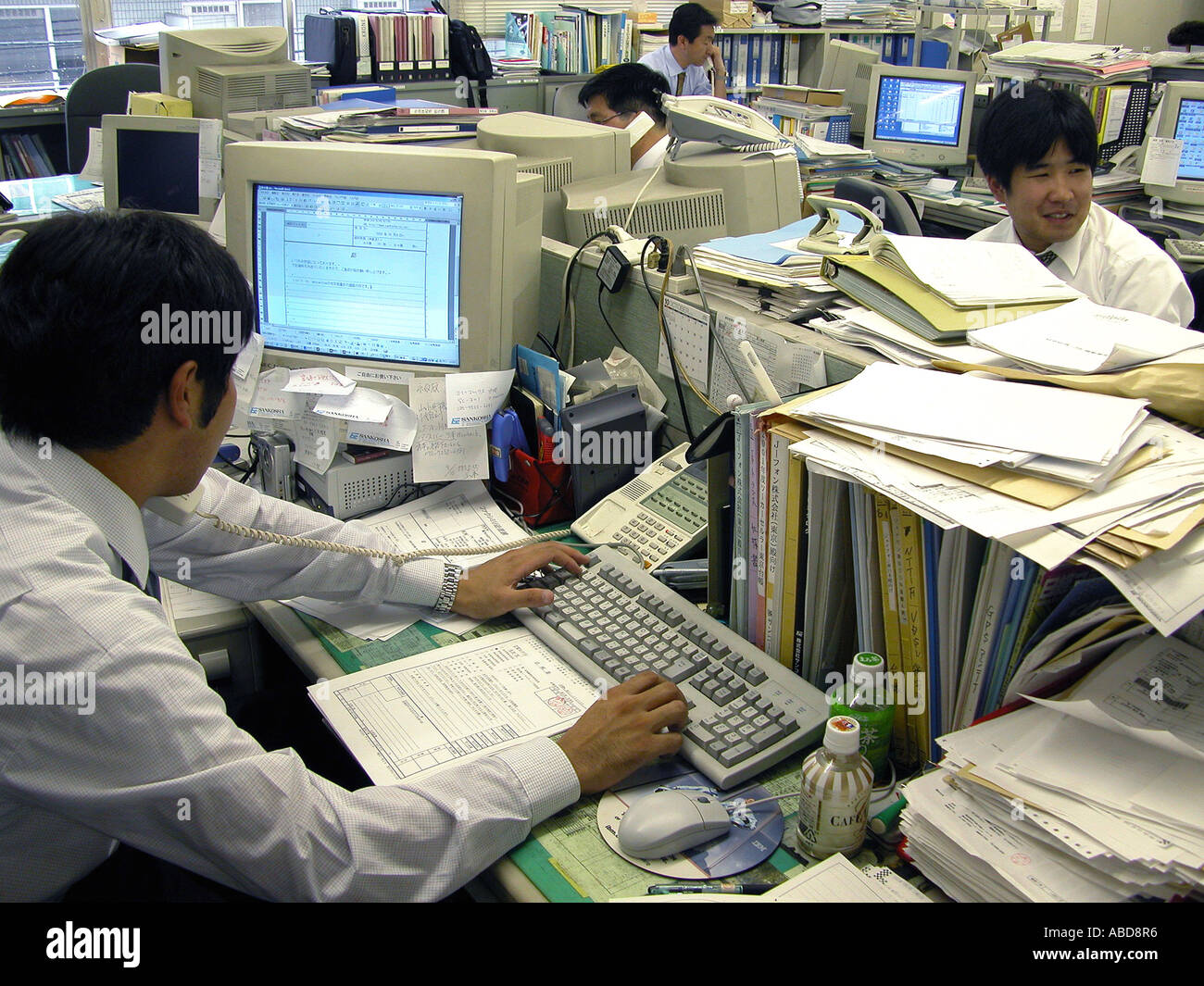 Japan open plan office hi-res stock photography and images - Alamy