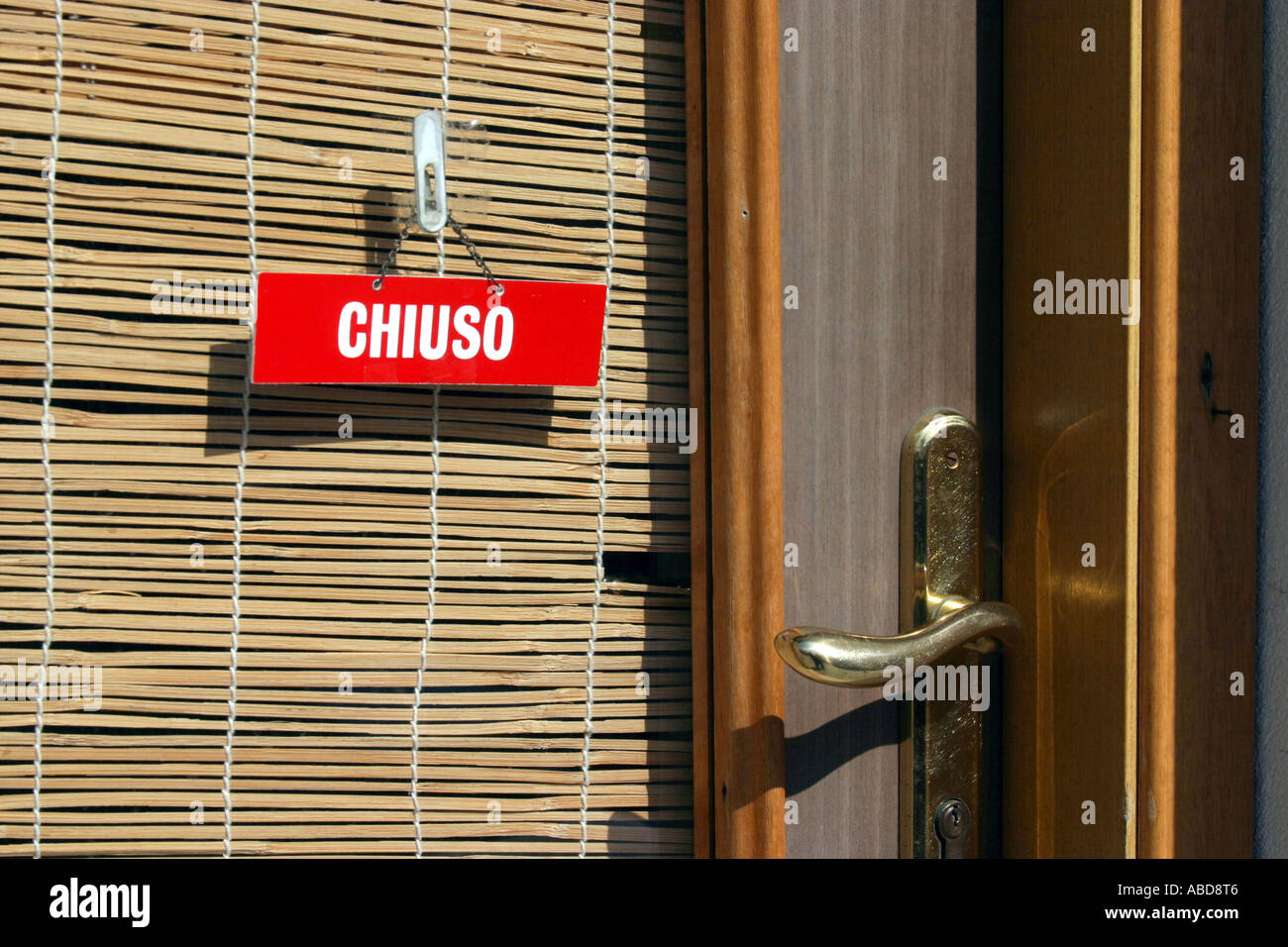 Italy - Chiuso - sign in a shop Stock Photo - Alamy