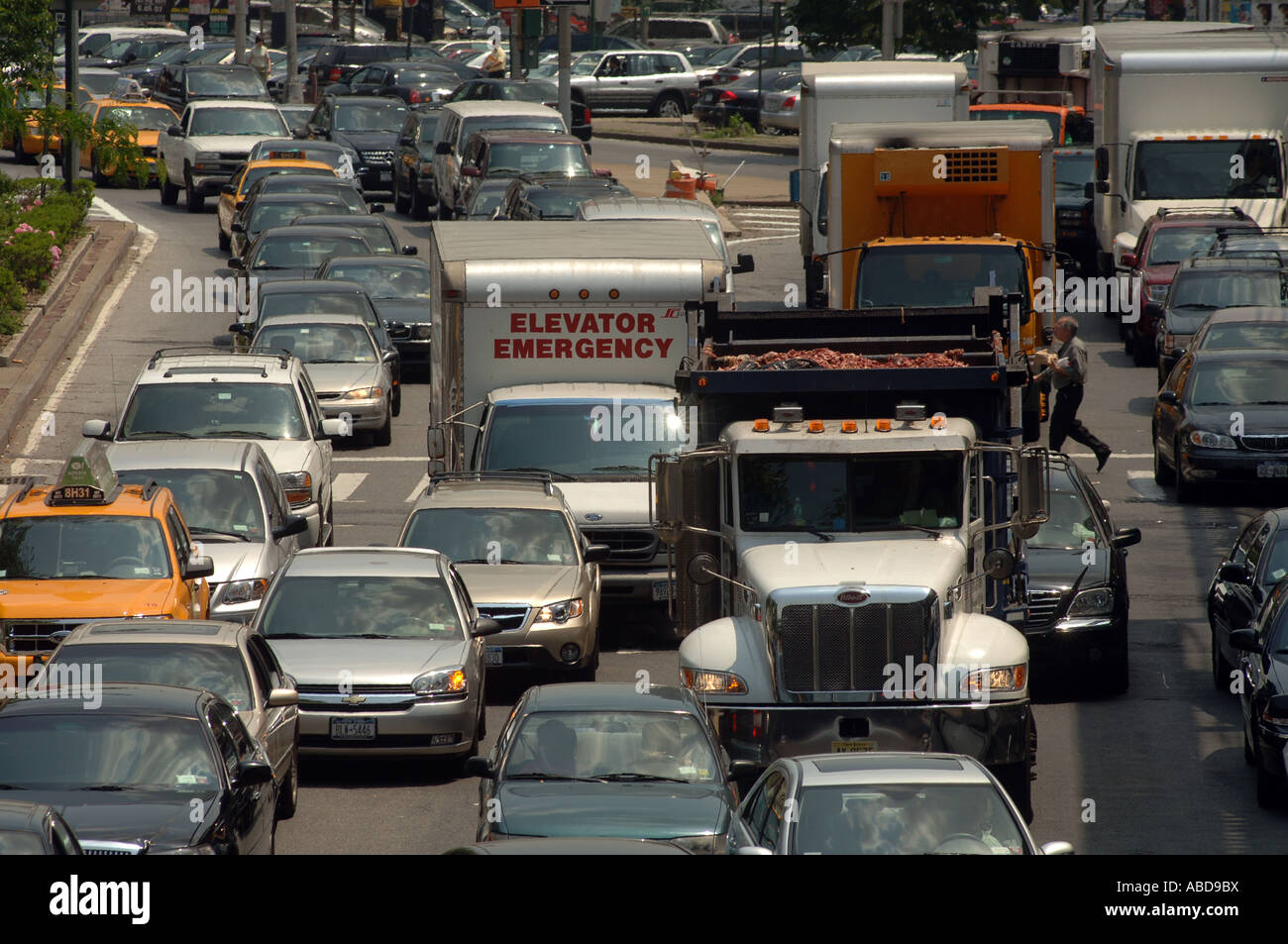 Traffic on the Bruckner Expressway in the Bronx in NYC Stock Photo - Alamy