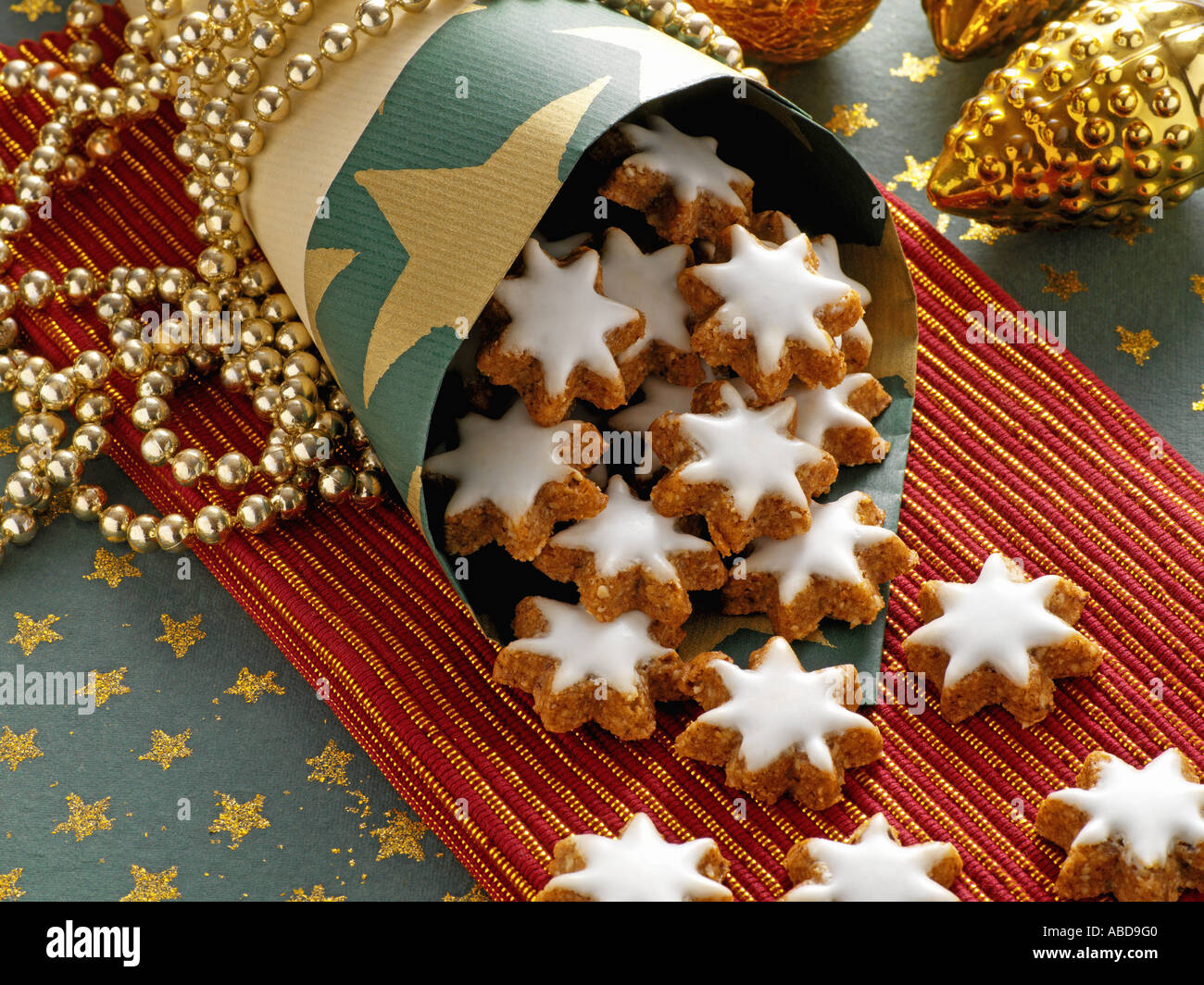 German paper stars hi-res stock photography and images - Alamy
