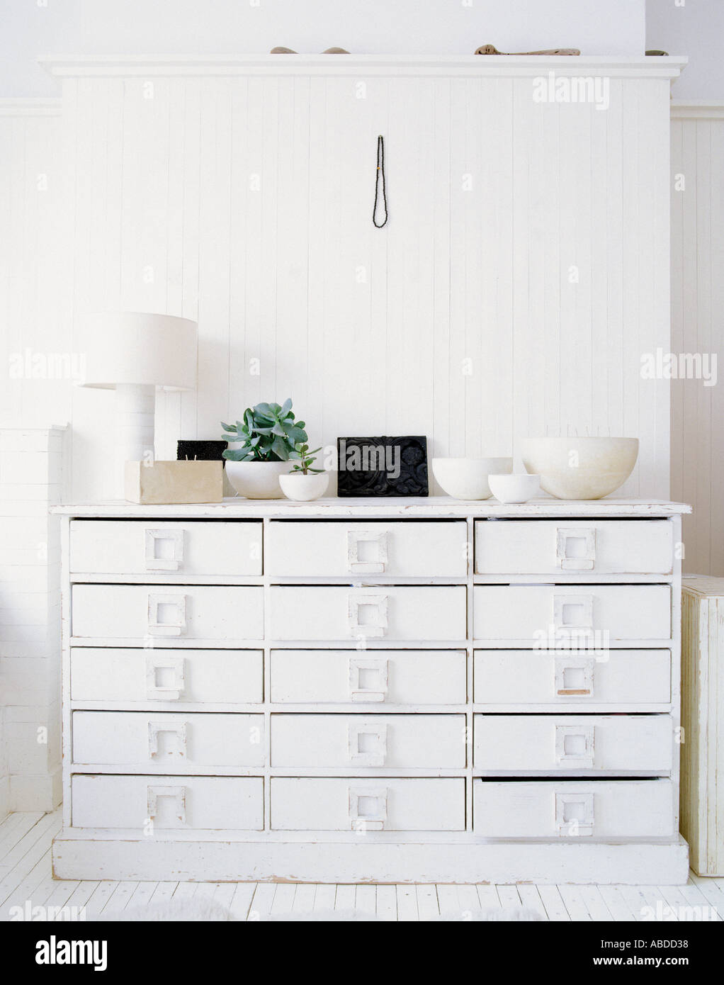 White drawers hi-res stock photography and images - Alamy