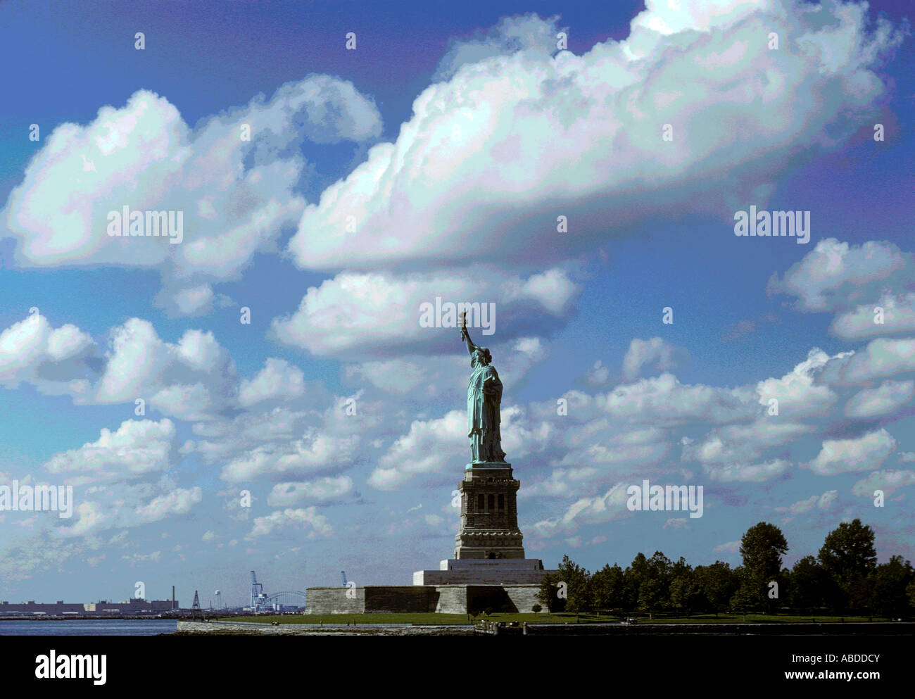 Tourist immigrant statue icon hi-res stock photography and images - Alamy