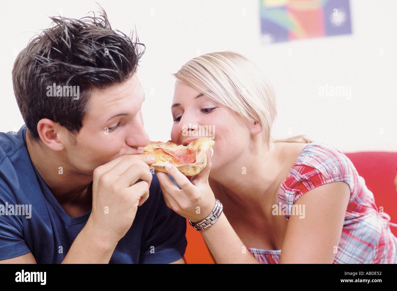 Young couple eating together Stock Photo - Alamy