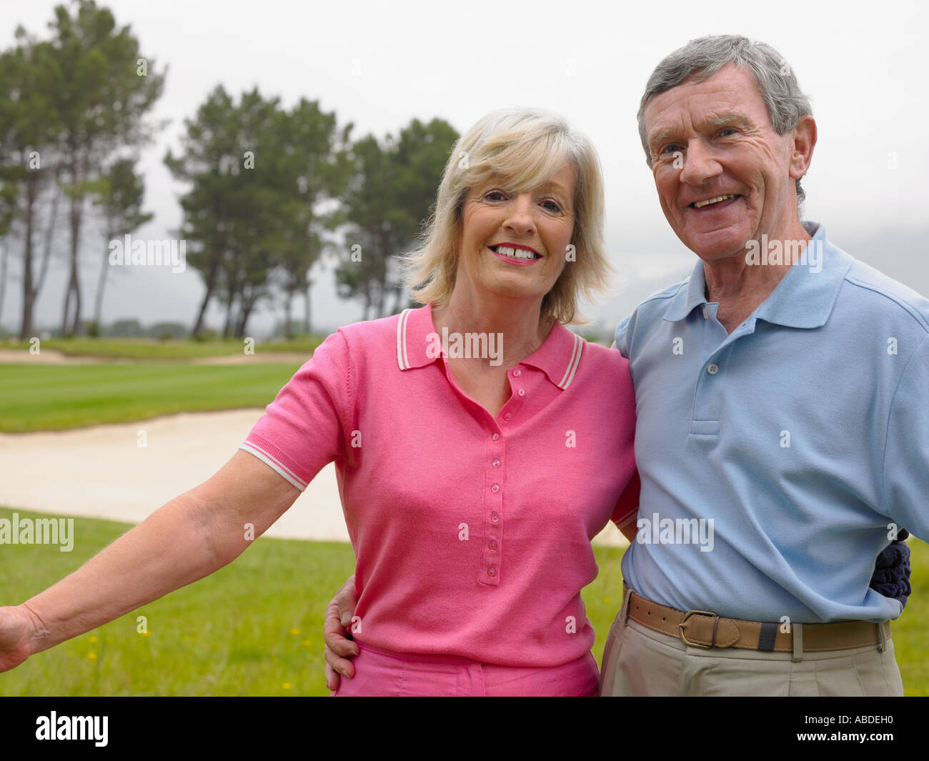 Couple on golf course hi-res stock photography and images - Alamy