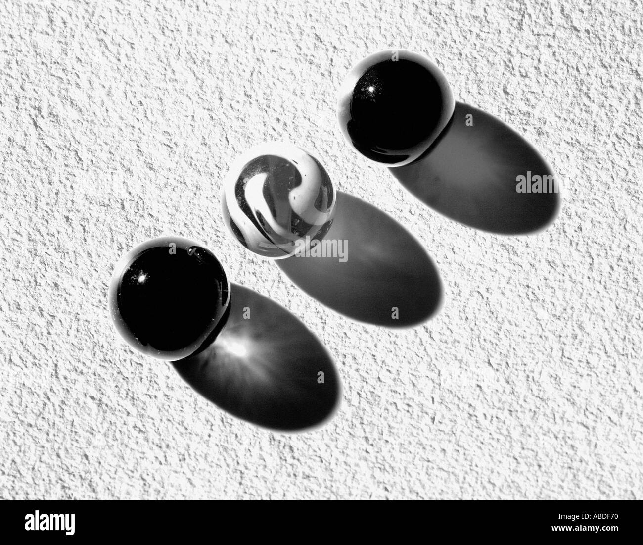Marbles in a row hi-res stock photography and images - Alamy