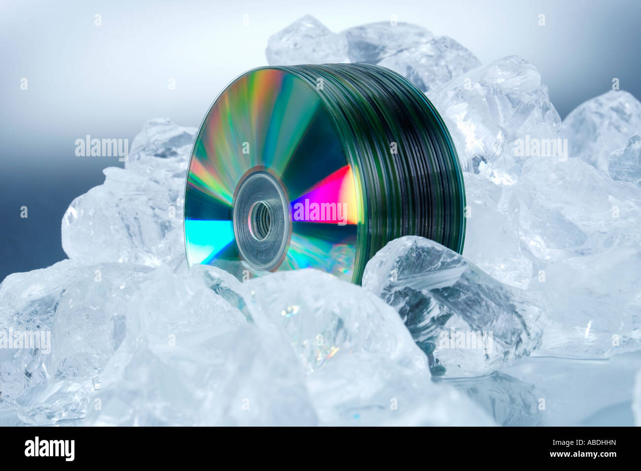Ice cubes in pile hi-res stock photography and images - Alamy