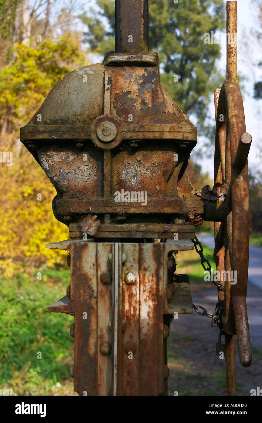 Valve block hi-res stock photography and images - Alamy