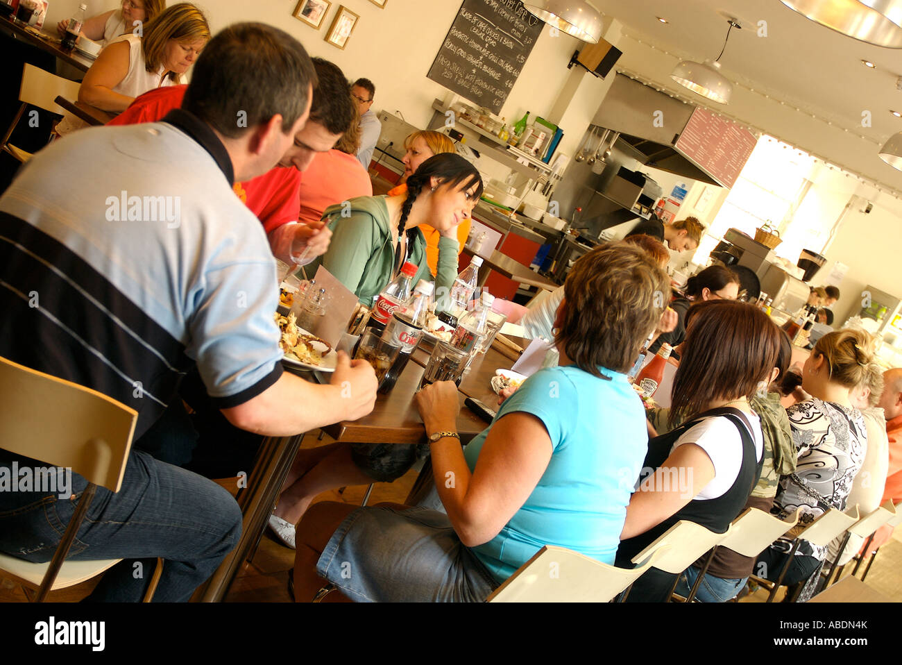 Seat seating eat eating dine dining hi-res stock photography and images ...