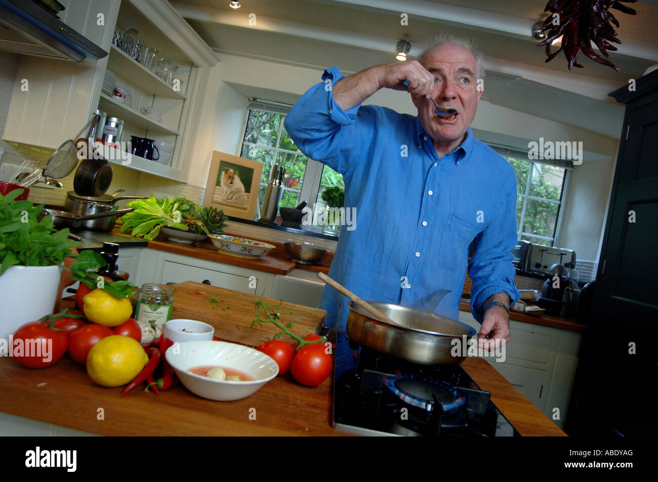 Chef rick stein in kitchen hi-res stock photography and images - Alamy