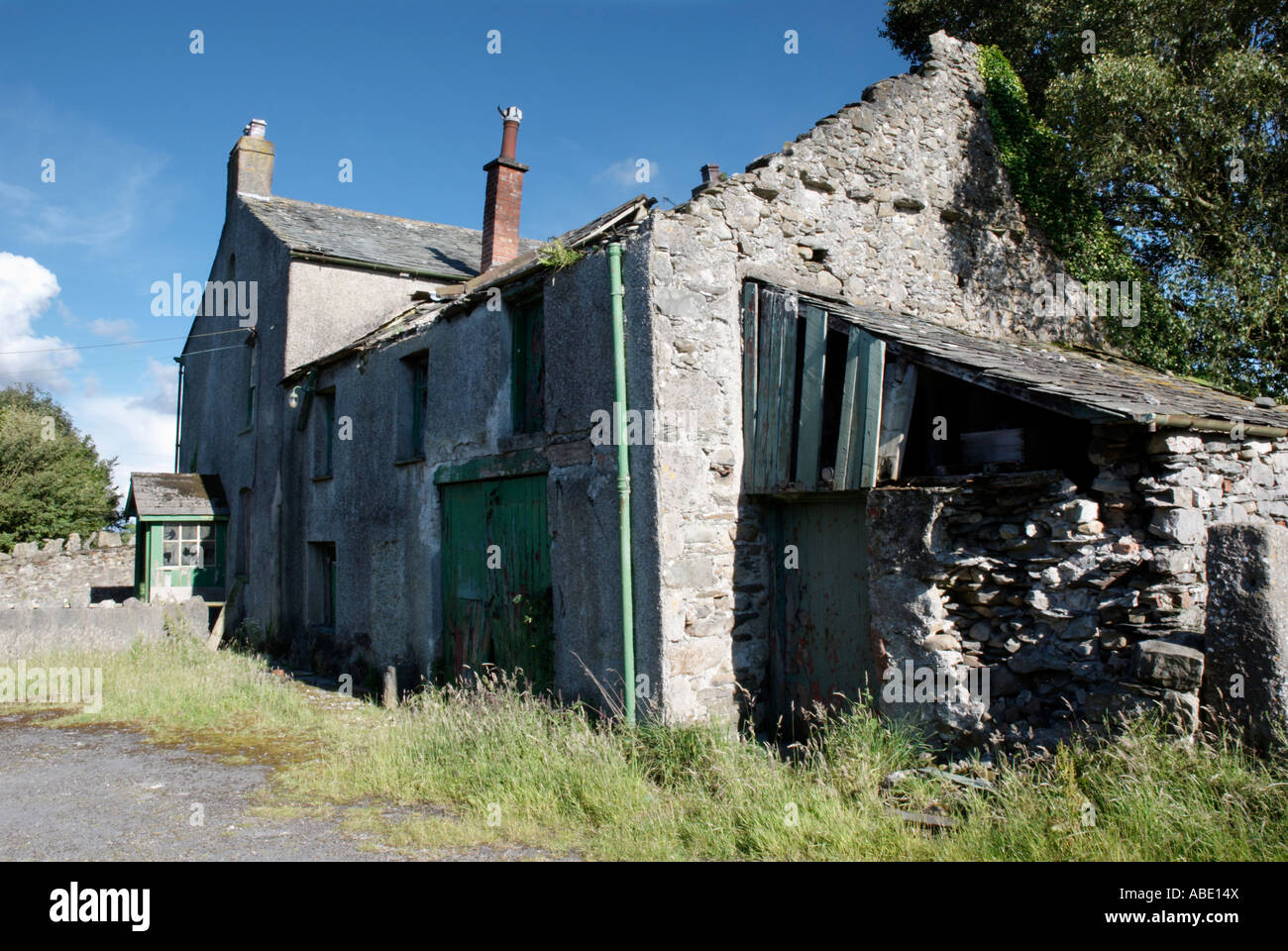 Derelict Farm Ruin Stock Photo - Alamy