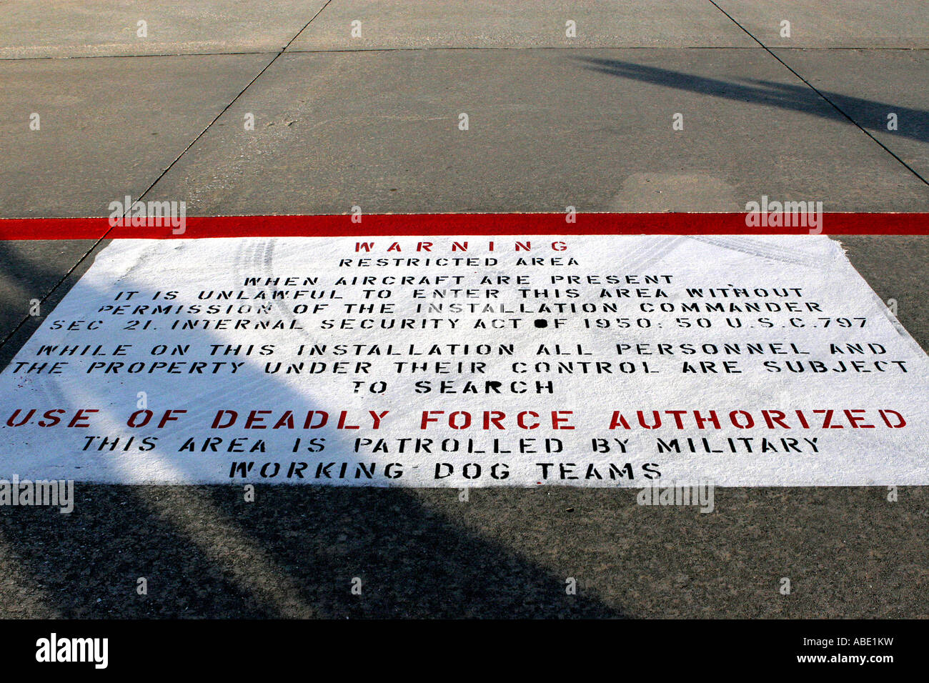 Deadly force hi-res stock photography and images - Alamy