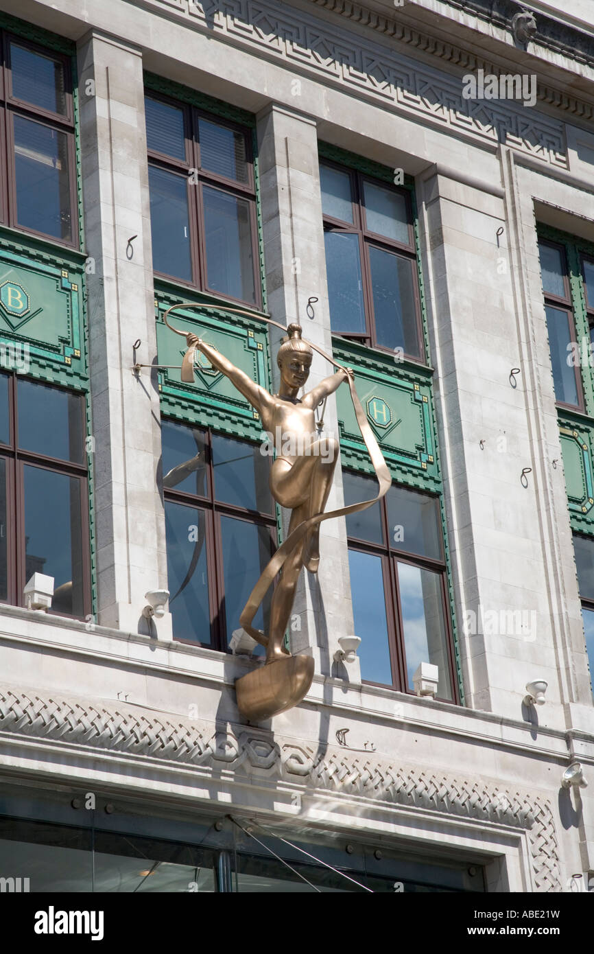 Statue oxford street hi-res stock photography and images - Alamy