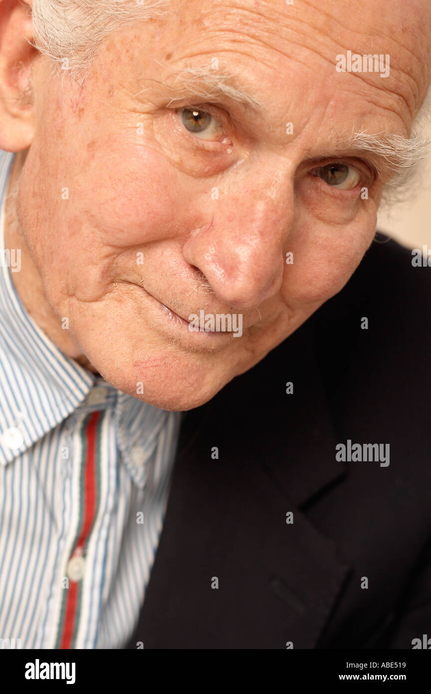 Portrait of elderly man Stock Photo - Alamy