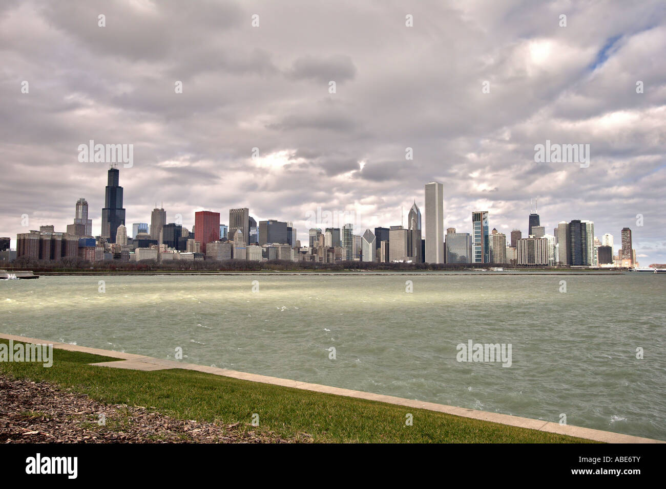 Chicago skyline hi hi-res stock photography and images - Alamy