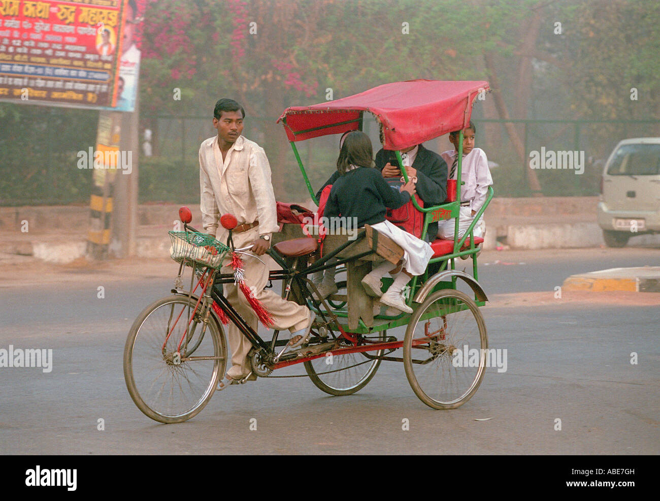School children rickshaw india hi-res stock photography and images - Alamy
