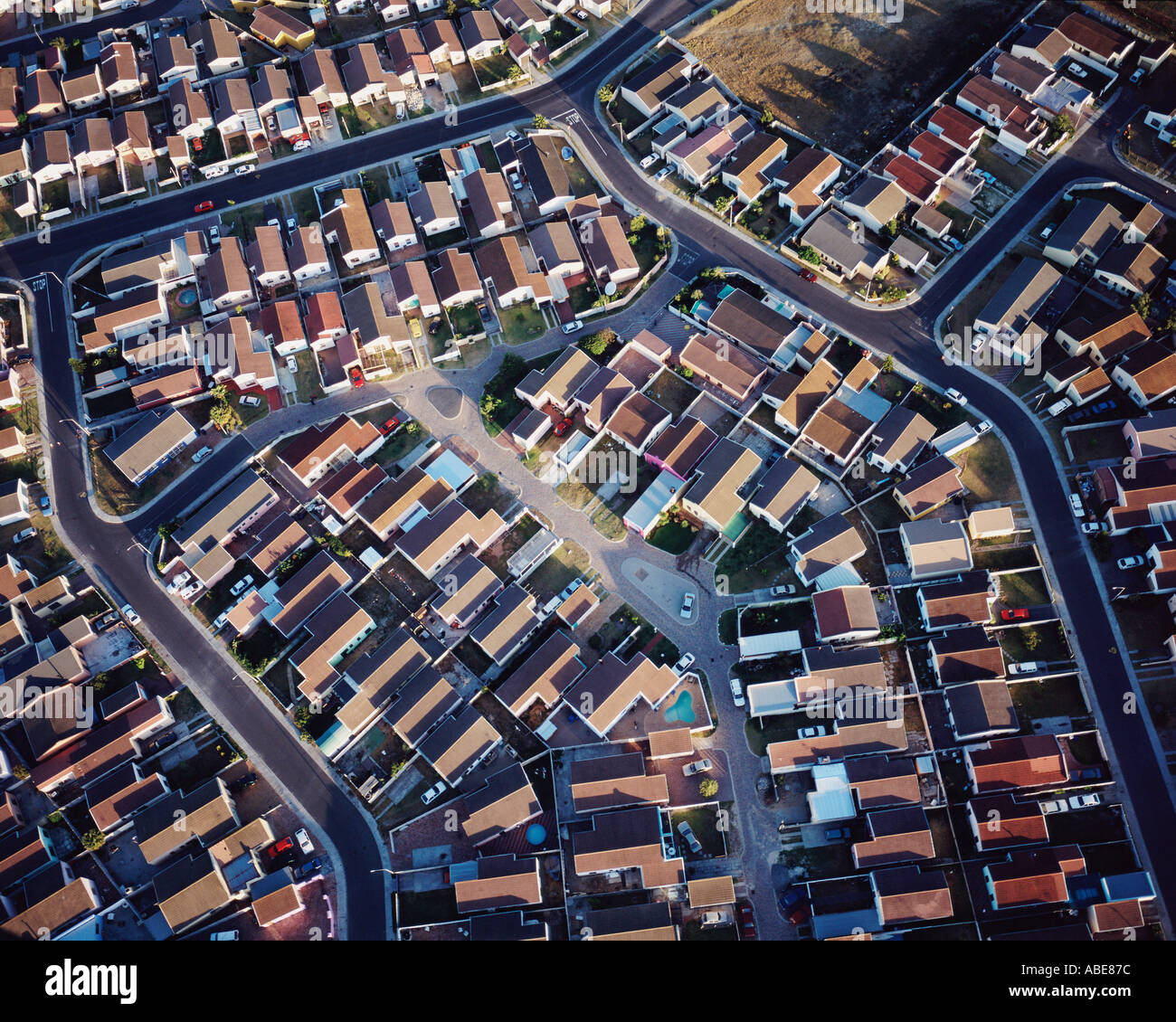Suburban housing estate hi-res stock photography and images - Alamy