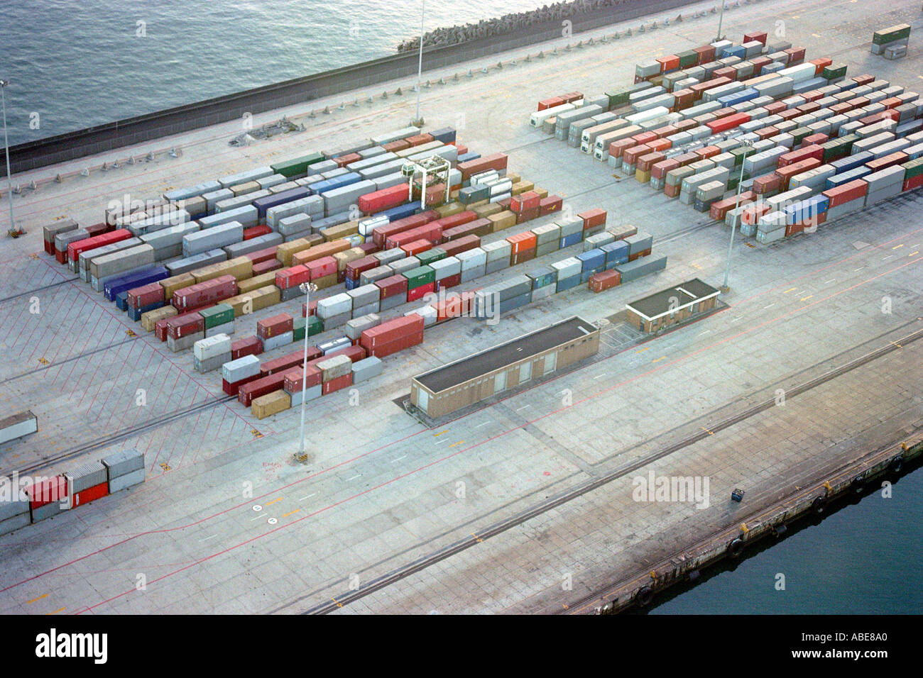 Ship containers hi-res stock photography and images - Alamy