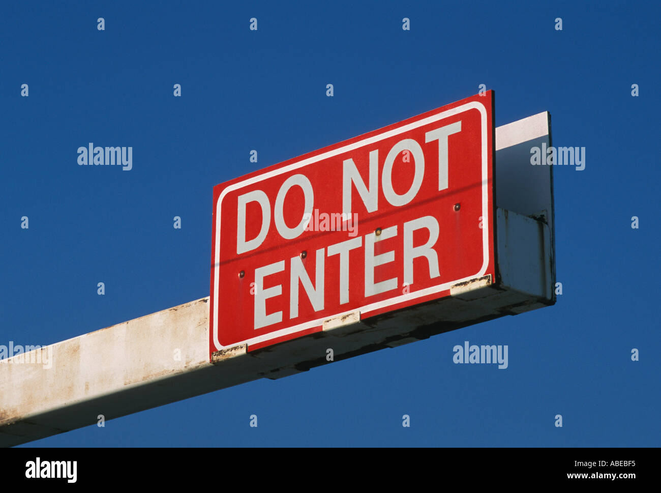 Overhead DO NOT ENTER sign Stock Photo - Alamy