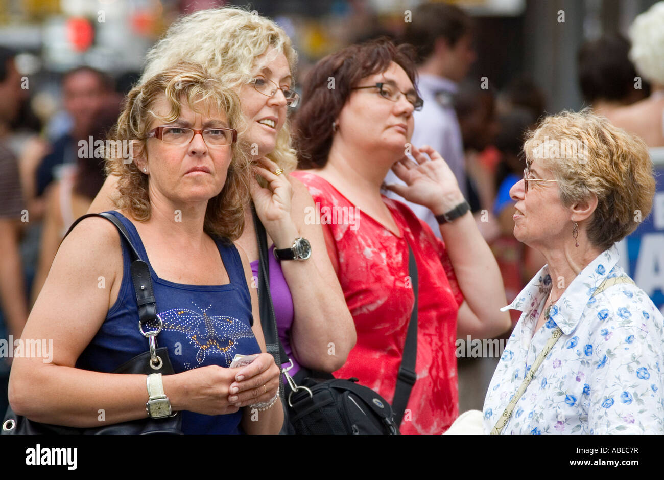 Women times square hi-res stock photography and images - Alamy