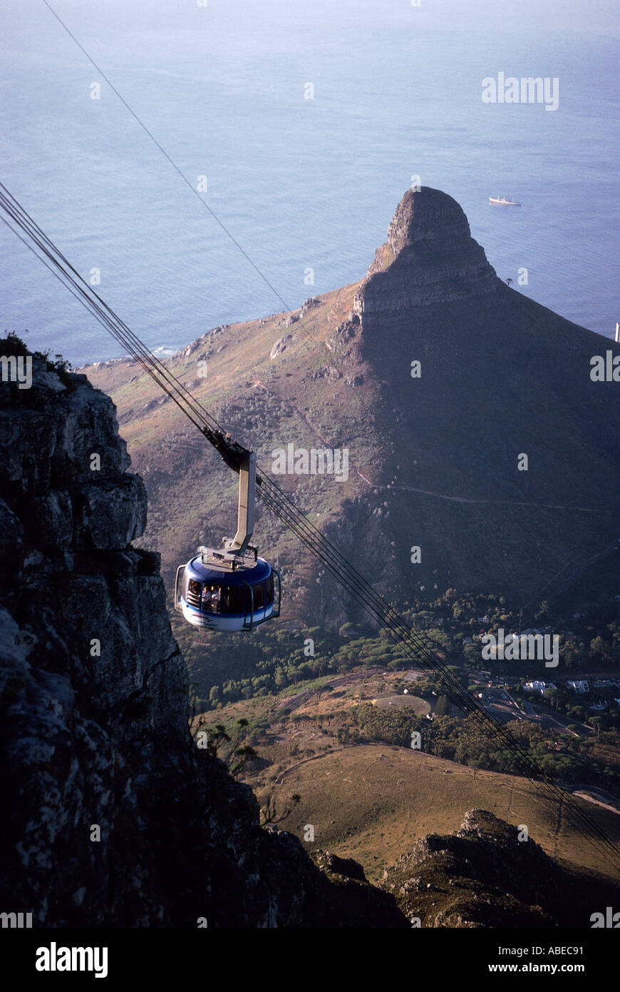 cable car table mountain cape town south africa Stock Photo - Alamy