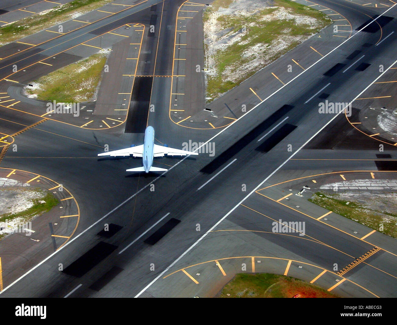 Schedules flights at airports hi-res stock photography and images - Alamy