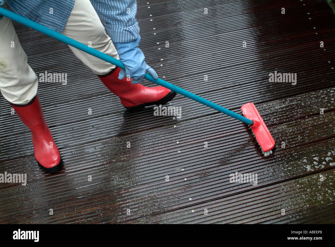 Scrubbing legs hi-res stock photography and images - Alamy