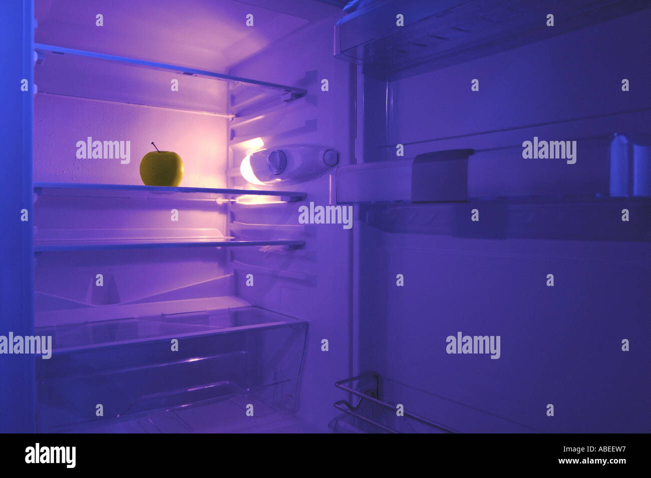 Bodies in fridge hi-res stock photography and images - Alamy