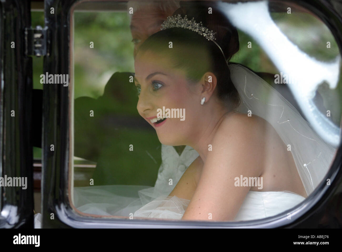 bride arriving at the church with her father Stock Photo - Alamy