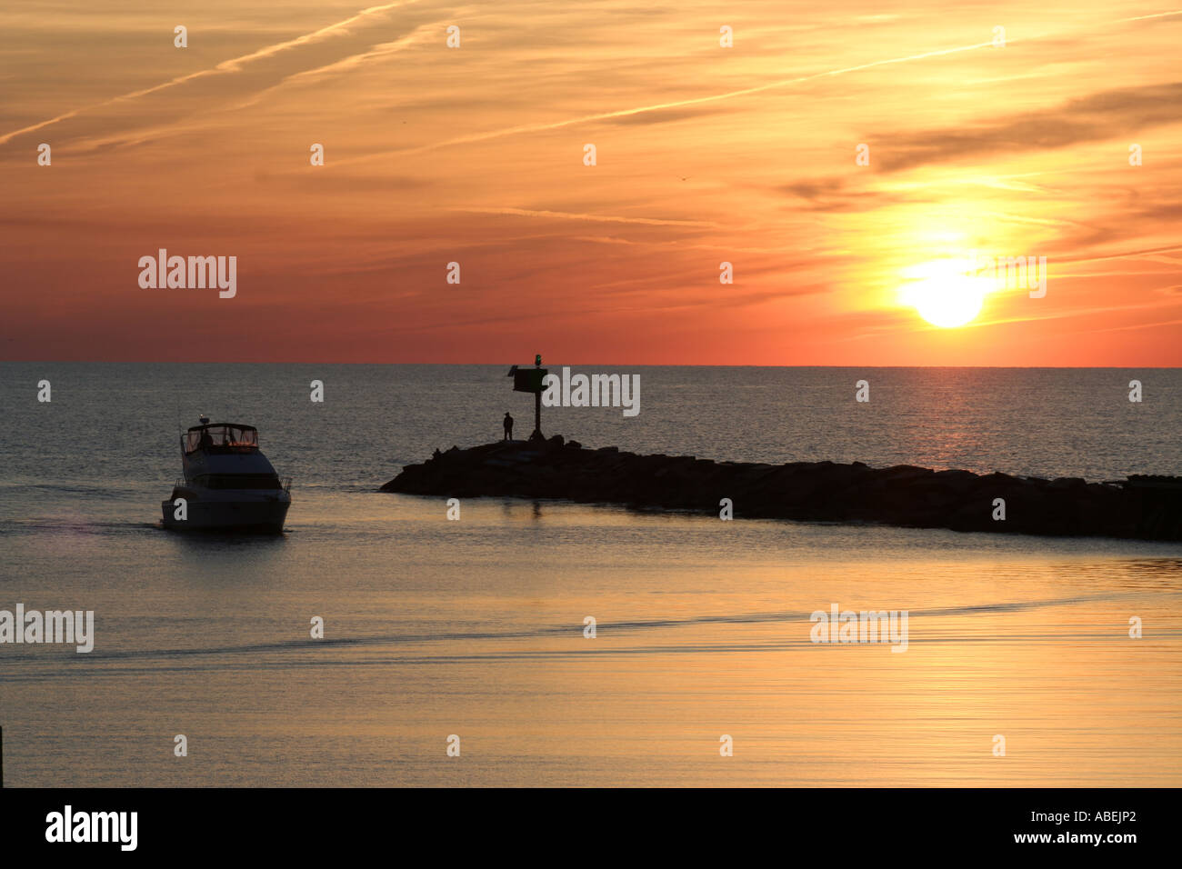 Boat arriving in harbor Stock Photo - Alamy