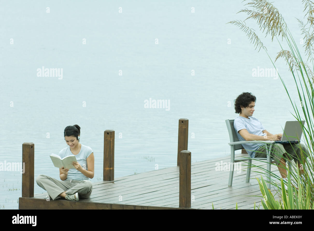 Laptop docks hi-res stock photography and images - Alamy