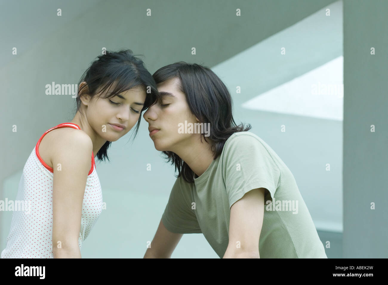 Two teenage girls heads together hi-res stock photography and images ...